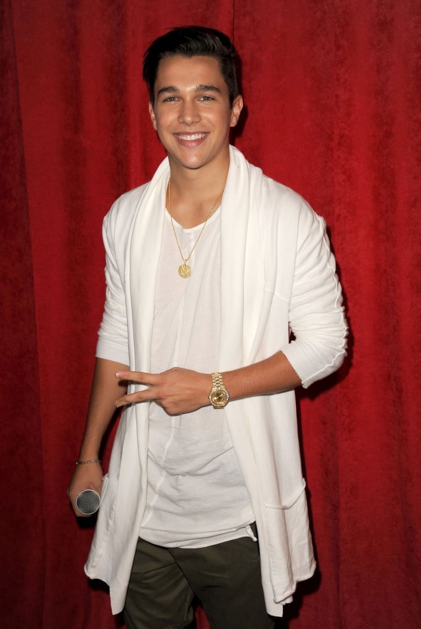 Austin Mahone At A Public Appearance For Austin Mahone Wax Figure ...