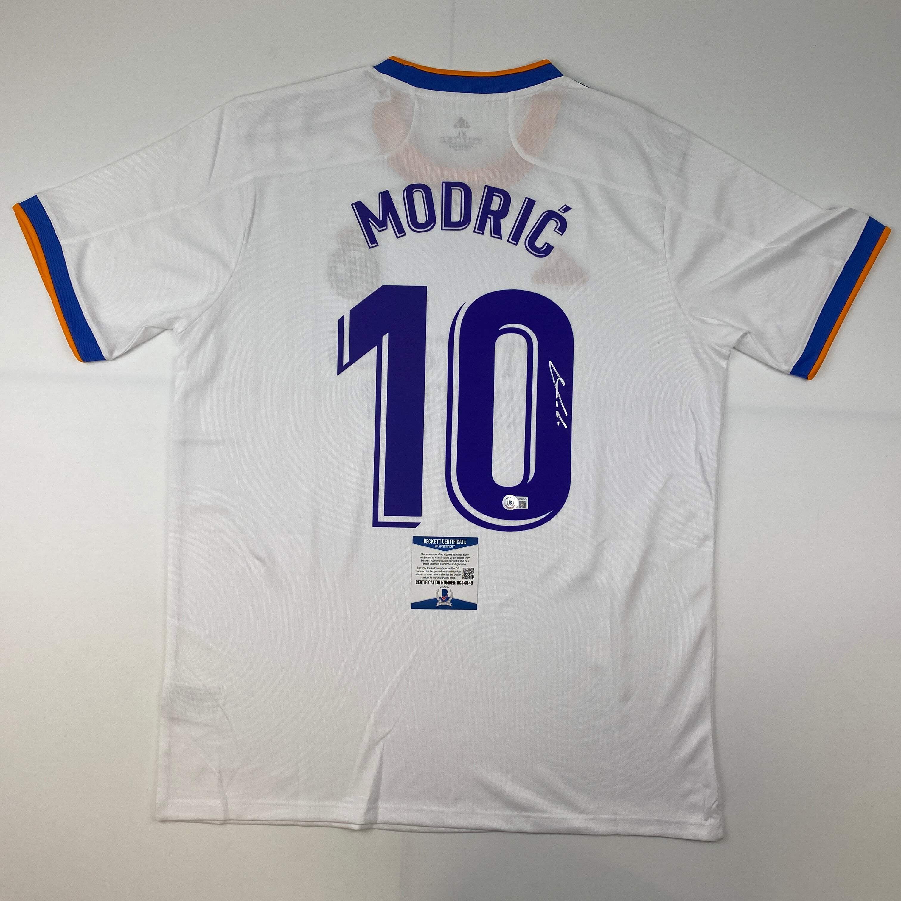 Autographed/Signed Luka Modric Real Madrid White Soccer Jersey Beckett ...