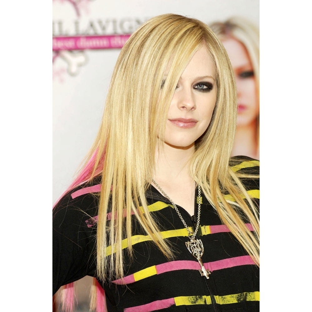 Avril Lavigne At In-Store Appearance For Avril Lavigne The Best Damn ...