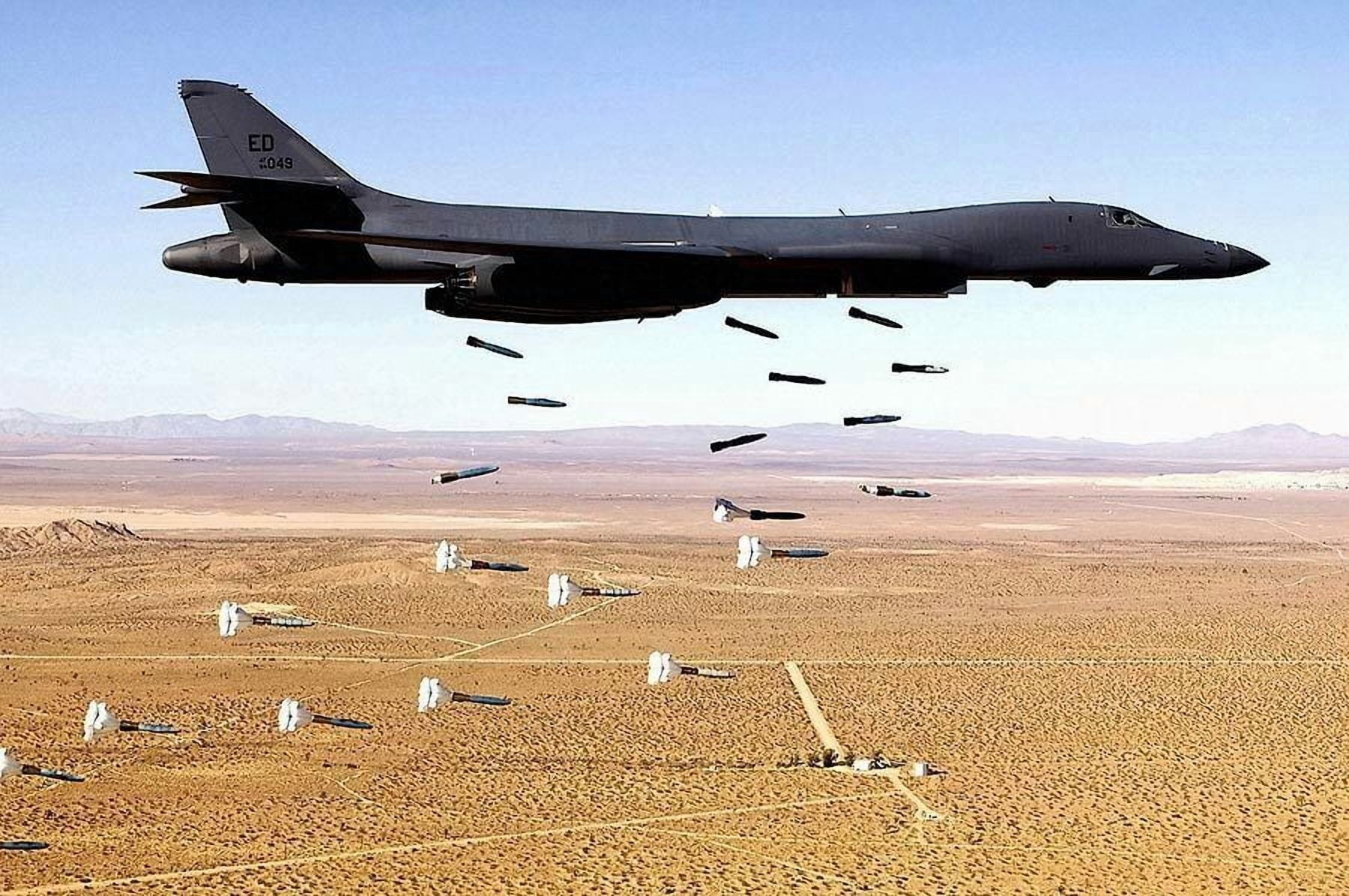 B-1 / B-1B Lancer Bomber Aircraft Air Force - 20x30 Inch Glossy ...