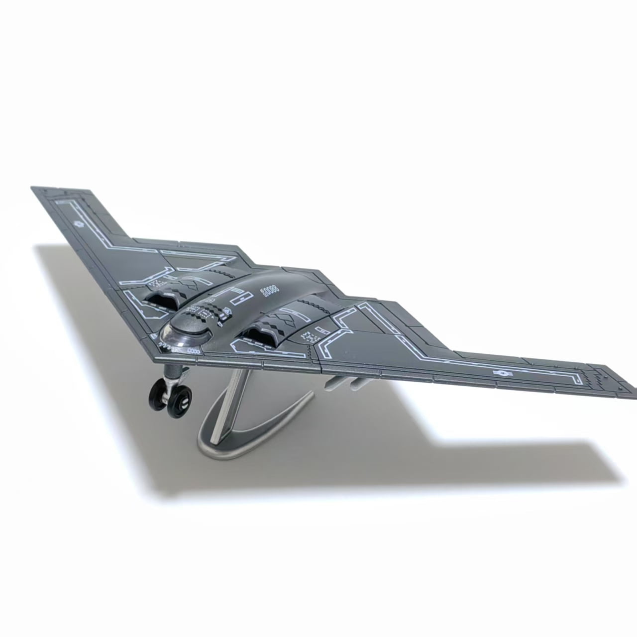 B-2 SPIRIT 1/200 Scale Plastic Model airplane (including base) Scale ...