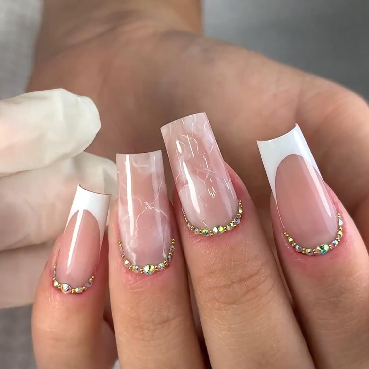 B 24Pcs Artificial Acrylic Fake Nails with Black Bow Pearl Designs ...