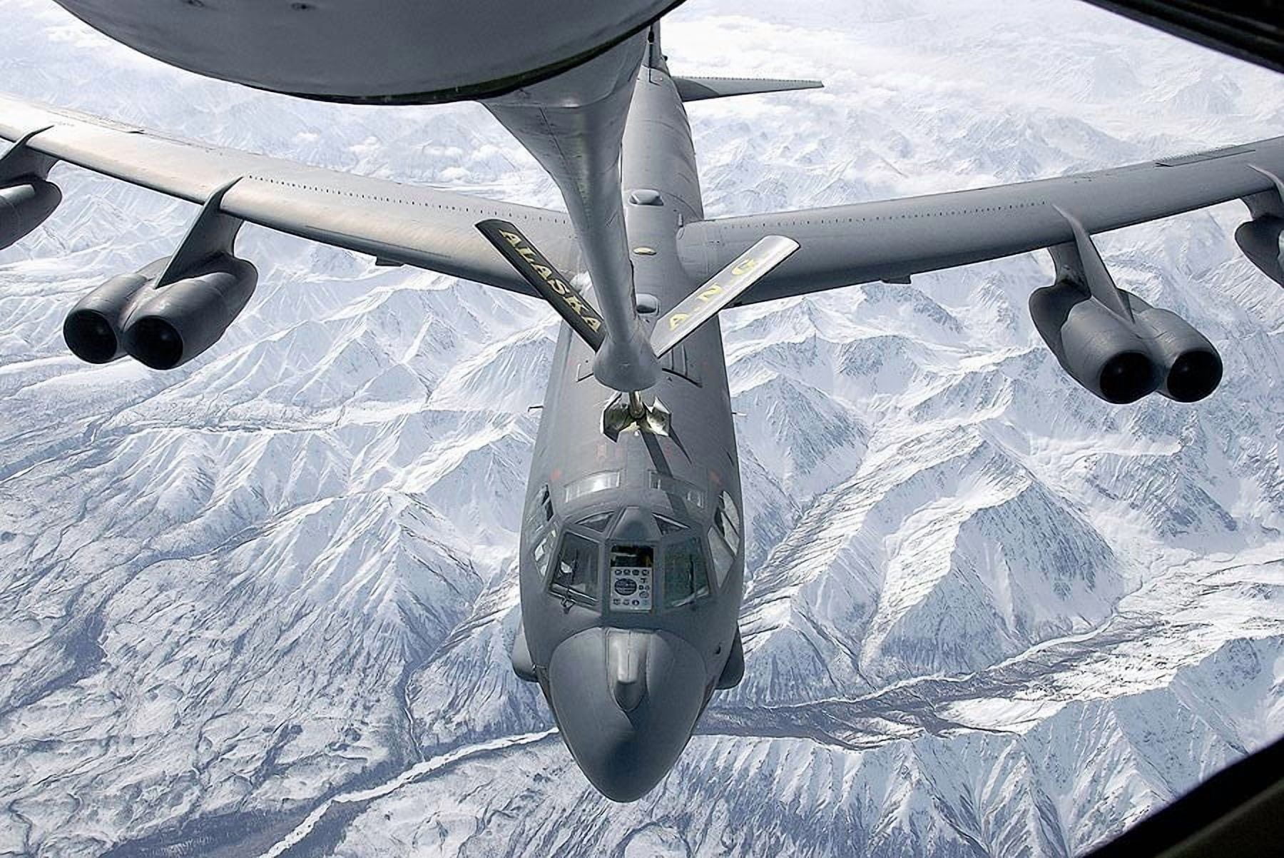 B-52 / B-52H Stratofortress Air Force - 24x36 Inch Glossy Laminated ...