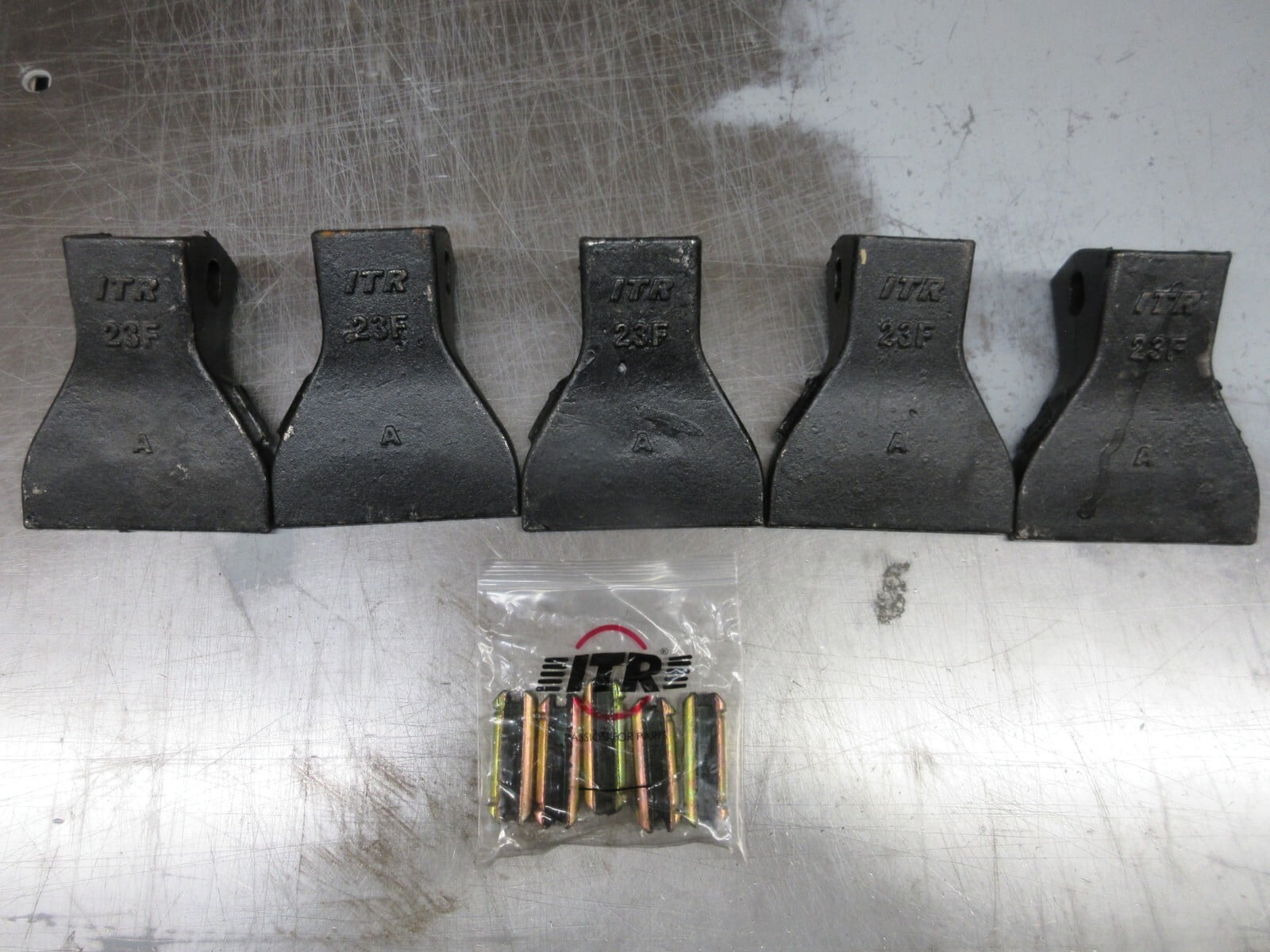 BACKHOE BUCKET TEETH FLARE DIGGING TEETH PIN Set 5 23 23F skidsteer ...