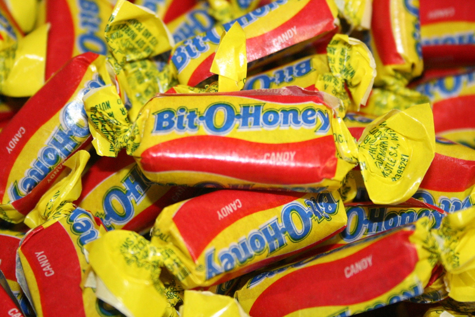 Bayside Candy Bit-O-Honey Almond and Honey Flavored Chewy Candy, Gluten ...