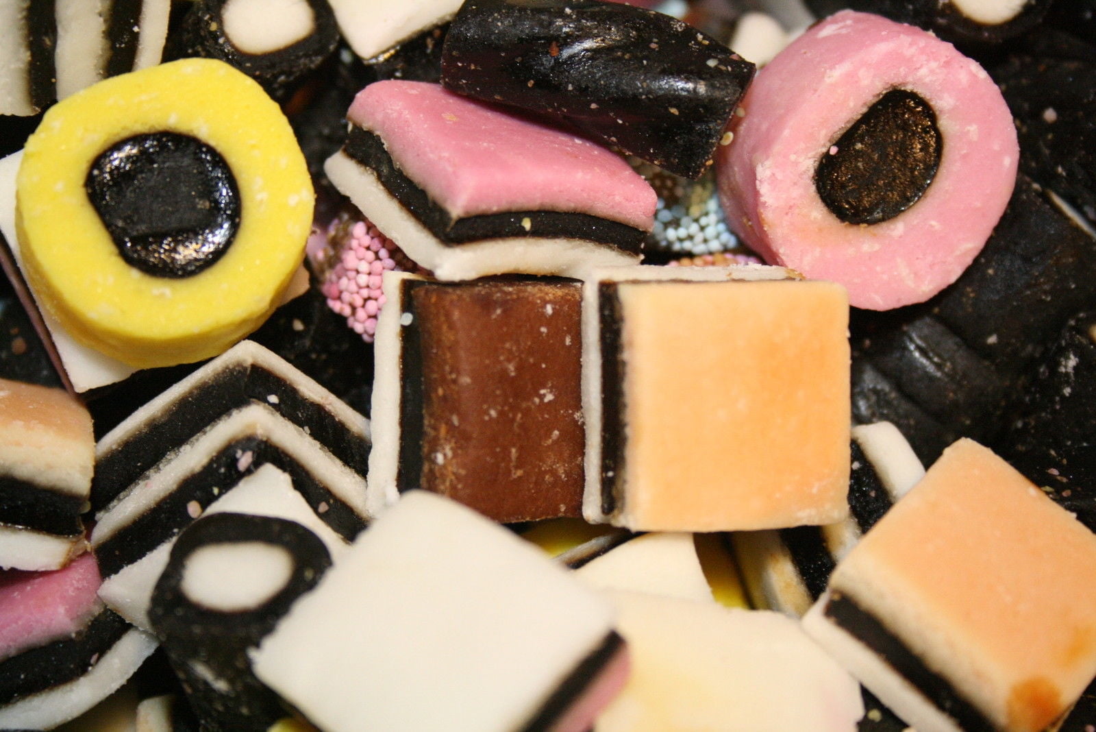 Gustaf's English Licorice Allsorts 1lb, Colorful Classic Licorice Candy ...