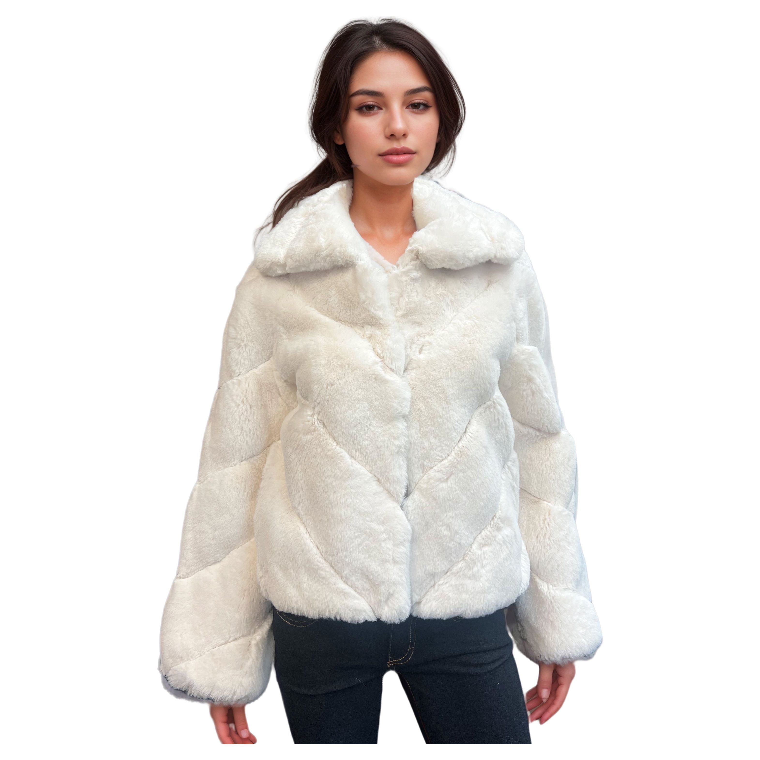 BCBGMAXAZRIA Women's Short Faux Fur Jacket (Ivory, XS) - Walmart.com