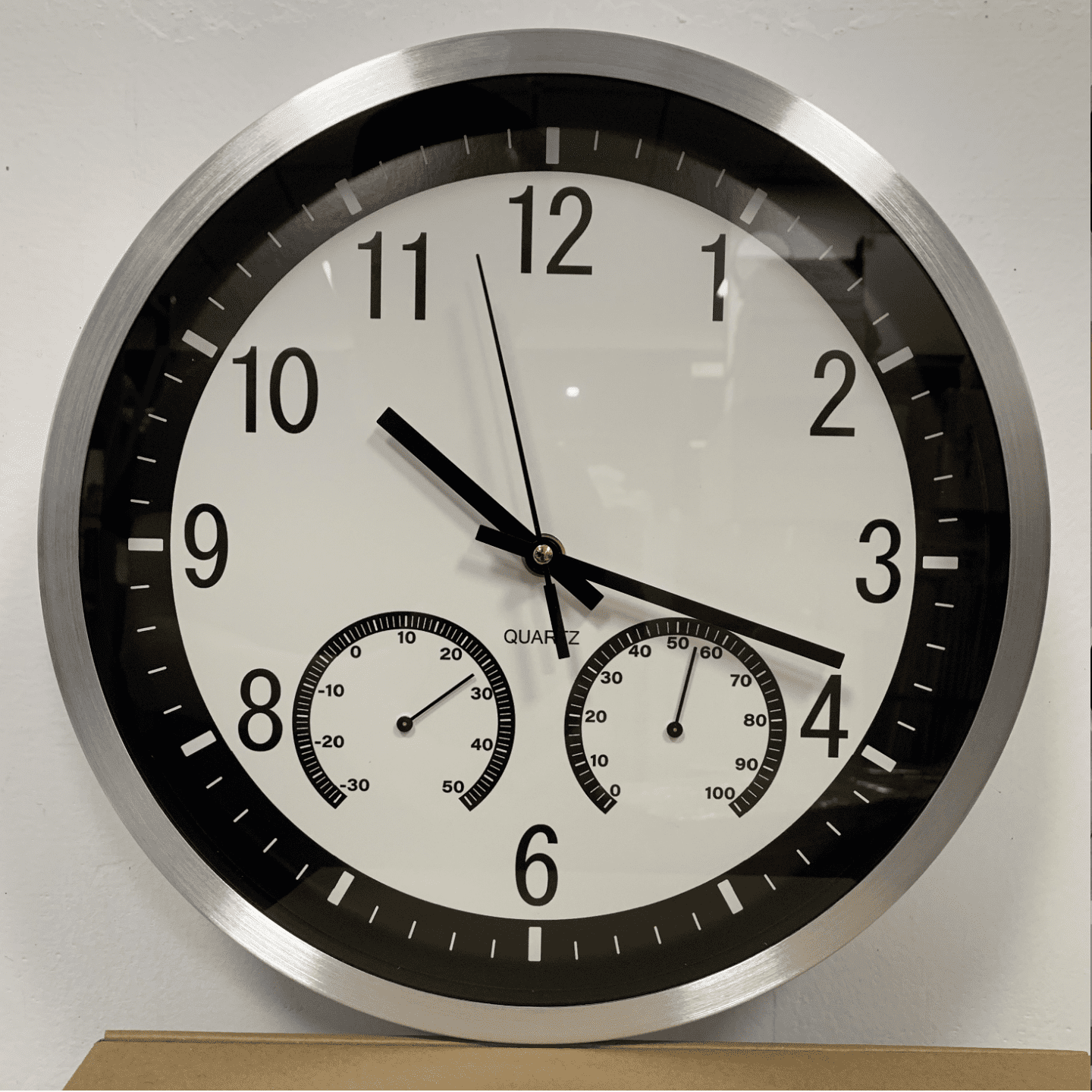 BERGUF 12 Inch Silent Wall Clock, Metal Frame, Temperature & Humidity ...