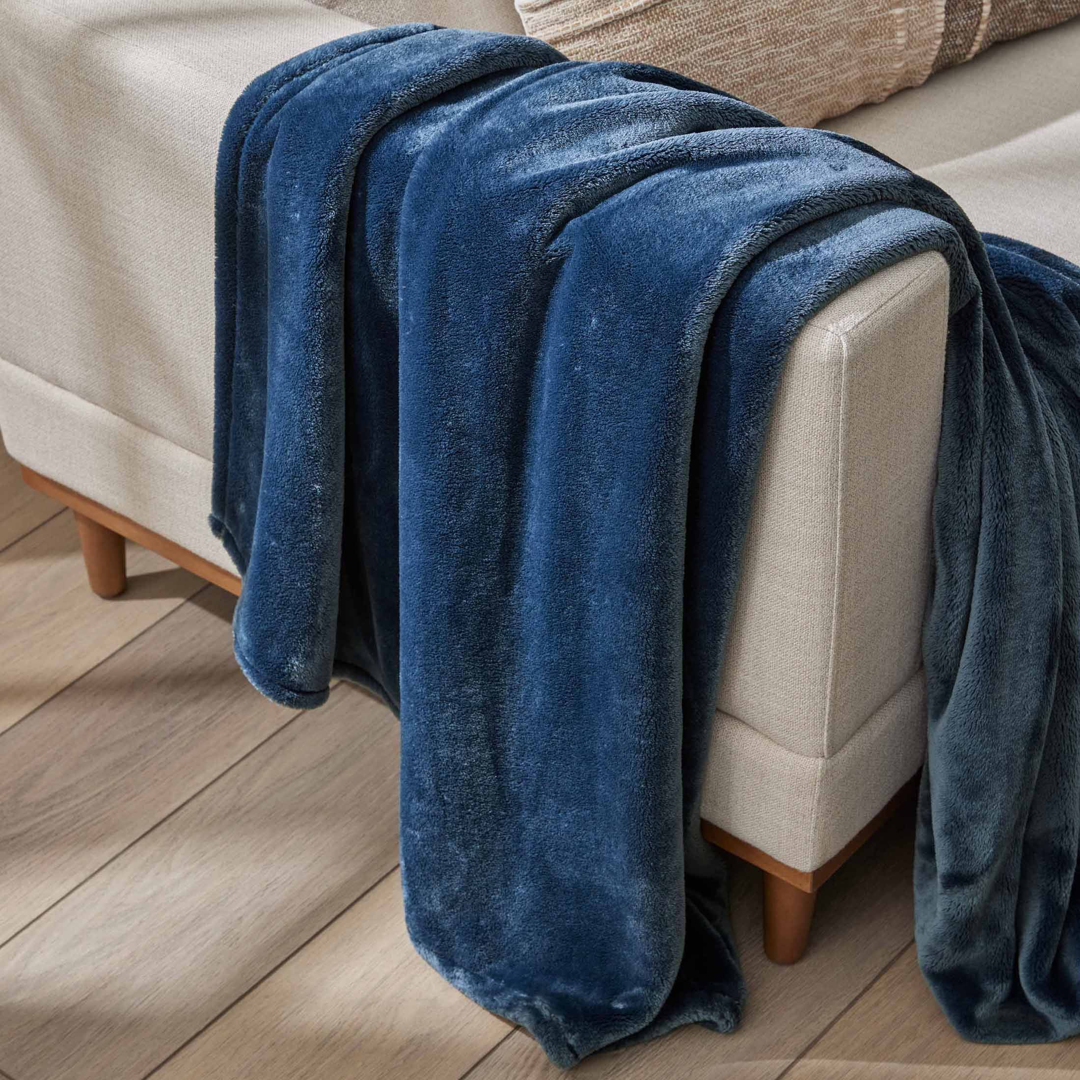 Better Homes & Gardens Solid Velvet Plush Adult Throw, 50” x 72 ...