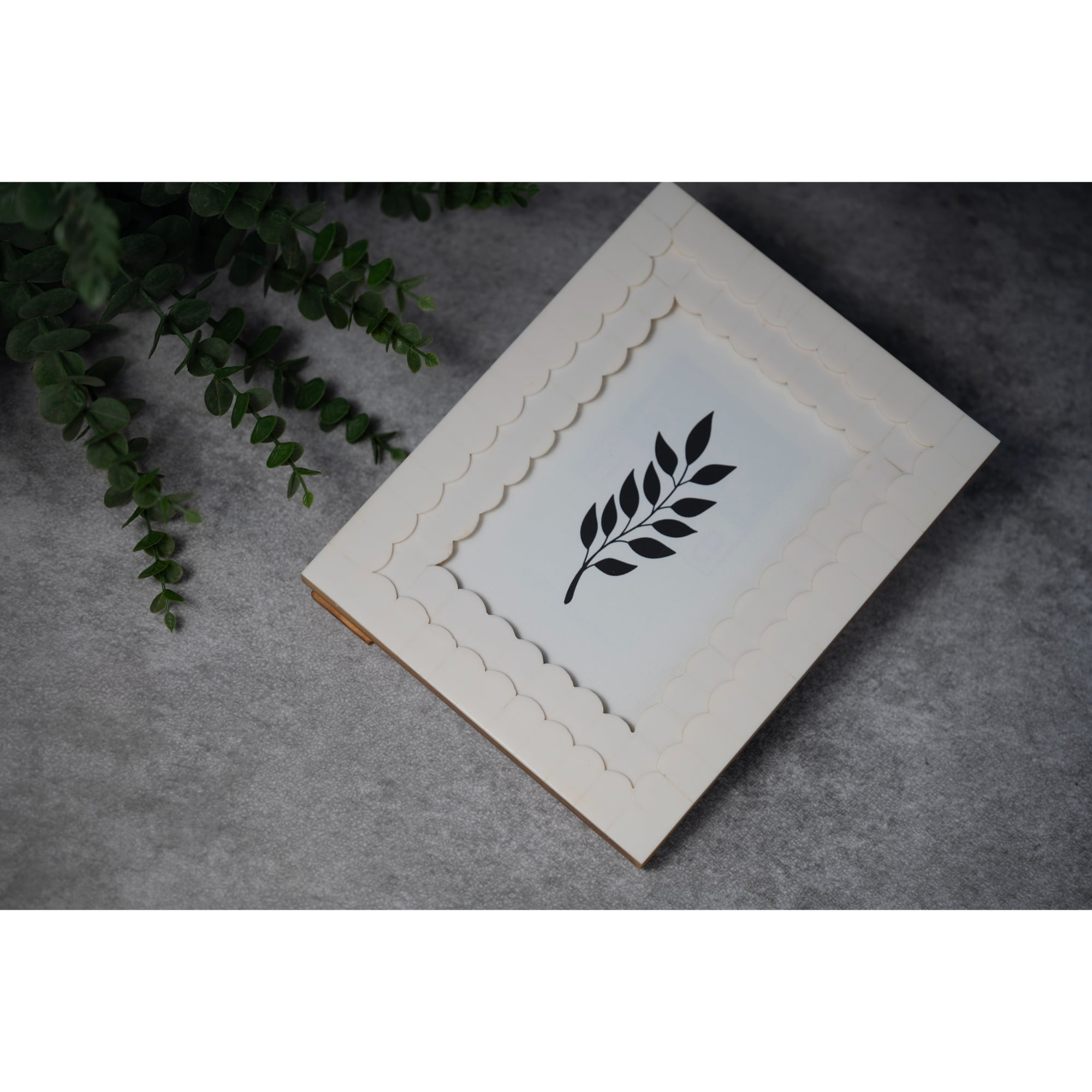 BIDK Home Scalloped Petal Bordered Picture Frame - for 5" x 7" Photo ...