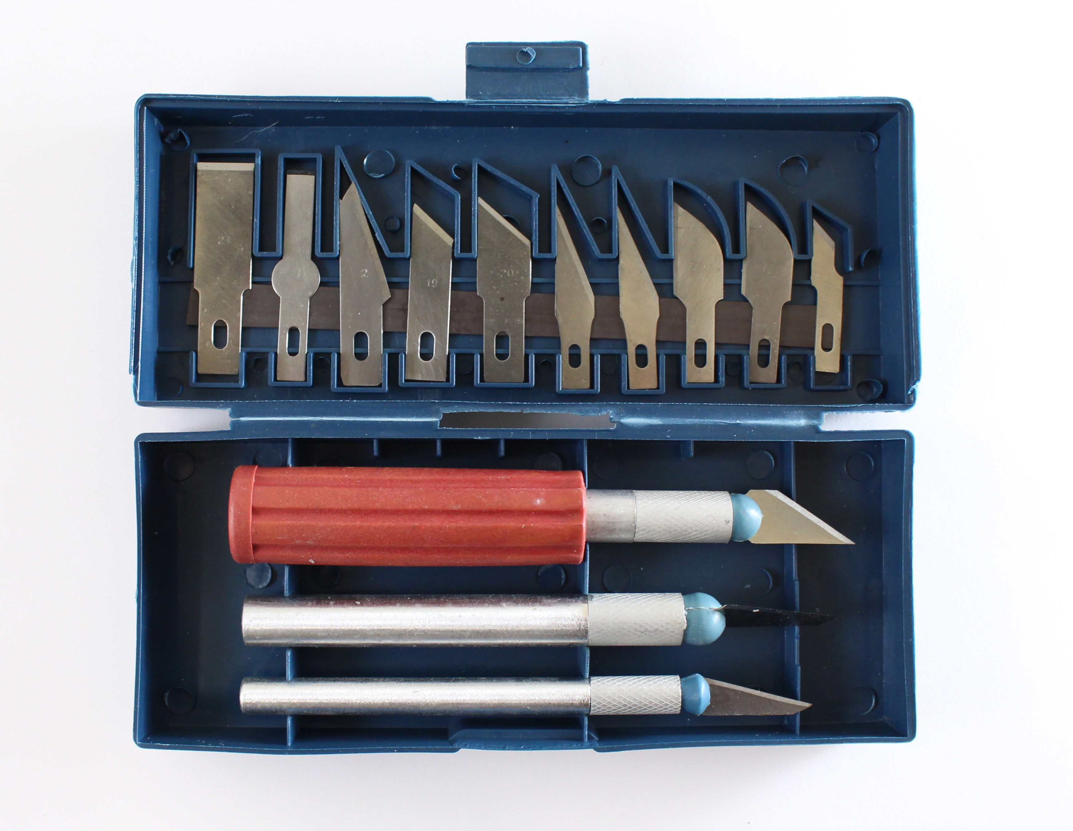 BLADE PRO 16 Piece Hobby Knife Set | 13 Razor-Sharp Blades & 3 ...