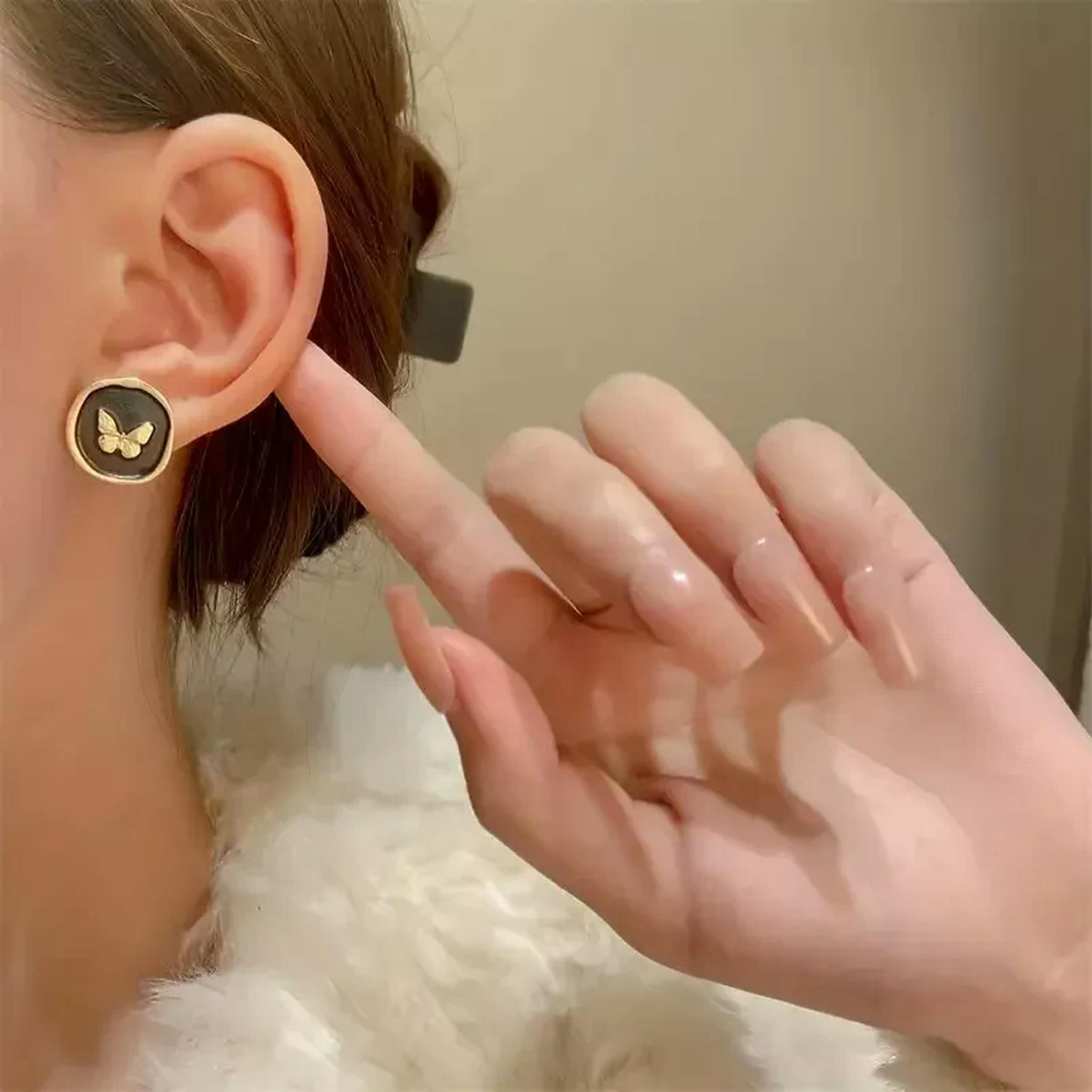 BLOPQ Vintage French Black Circle Butterfly Stud Earring Female Geometric Drip Oil New-default ...