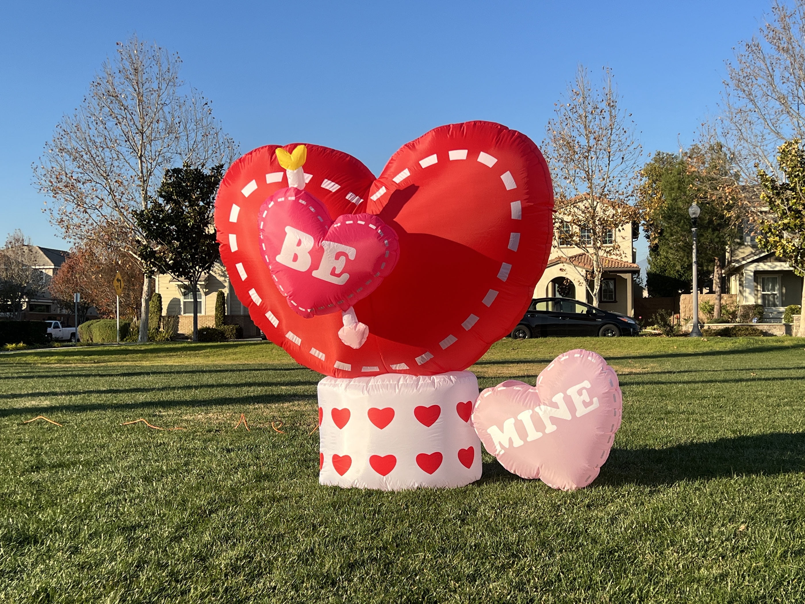 BLOSSOM INFLATABLES 6-Foot Valentine’s Day Heart Inflatable Yard ...