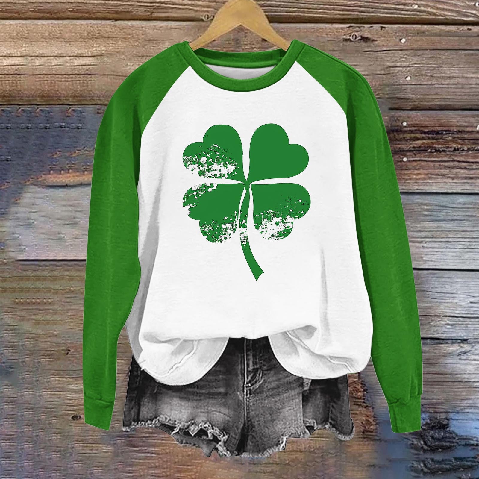 BLTIBY St. Patrick's Day Sweatshirts for Women Shamrock Shirt Clover ...