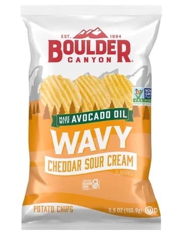 BOULDER CANYON Wavy Cheddar Sour Cream Potato Chips, 5.5 OZ - Walmart.com