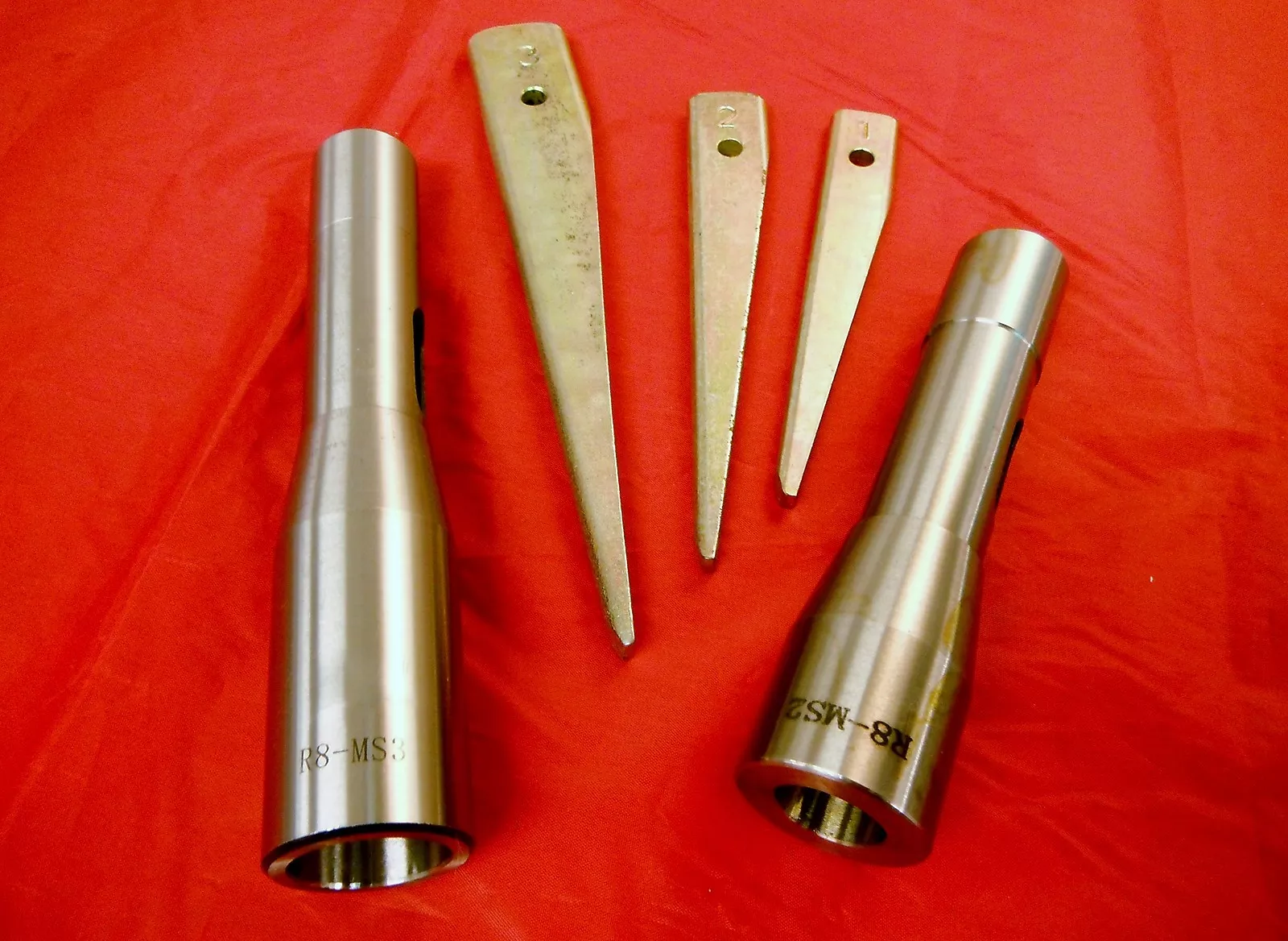 BRIDGEPORT TYPE MILL, MILLING MACHINE, R8 TO MT ADAPTOR SET & DRIFT ...