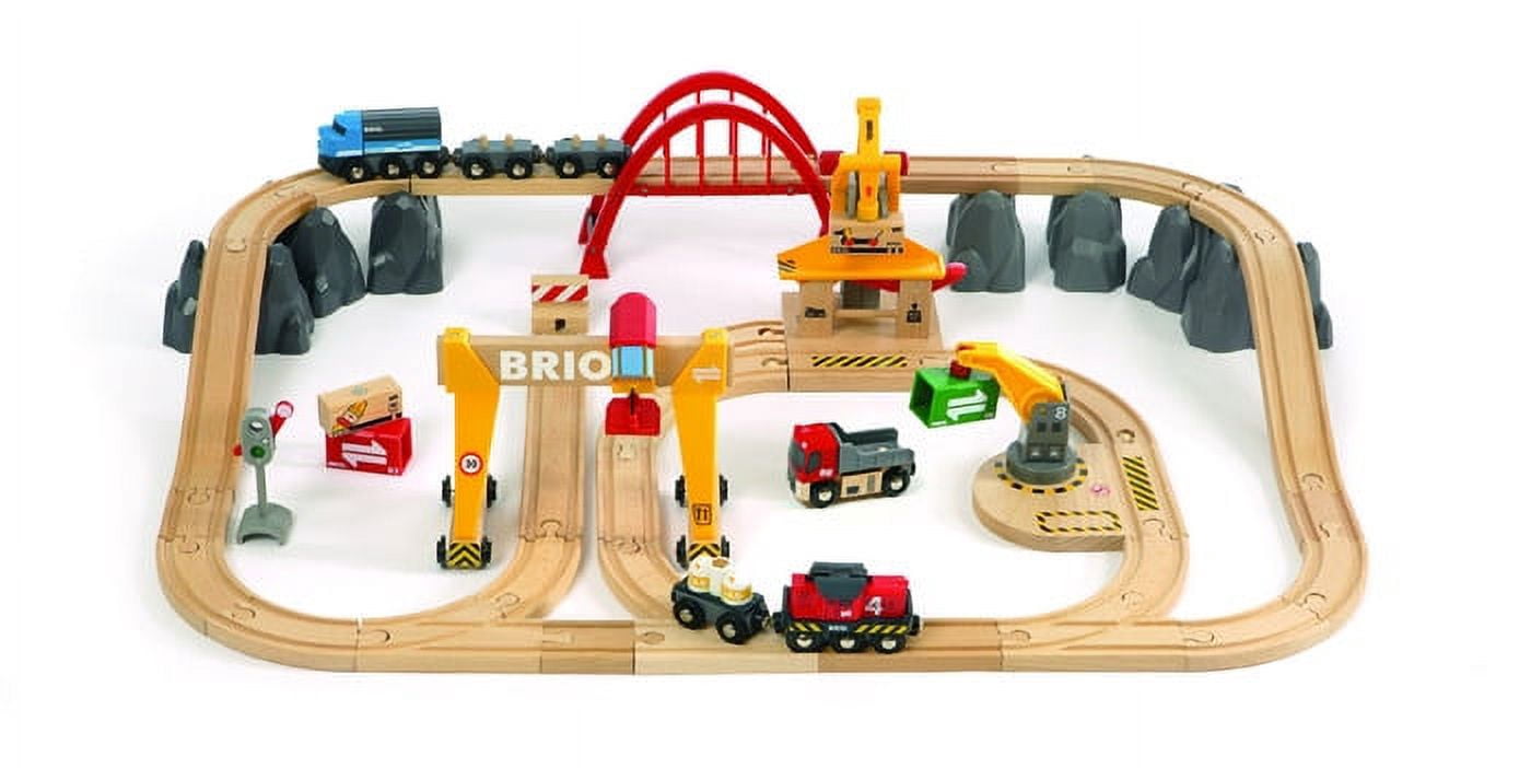 BRIO Deluxe Cargo Train Set with Battery Operated Wooden Track for Kids ...