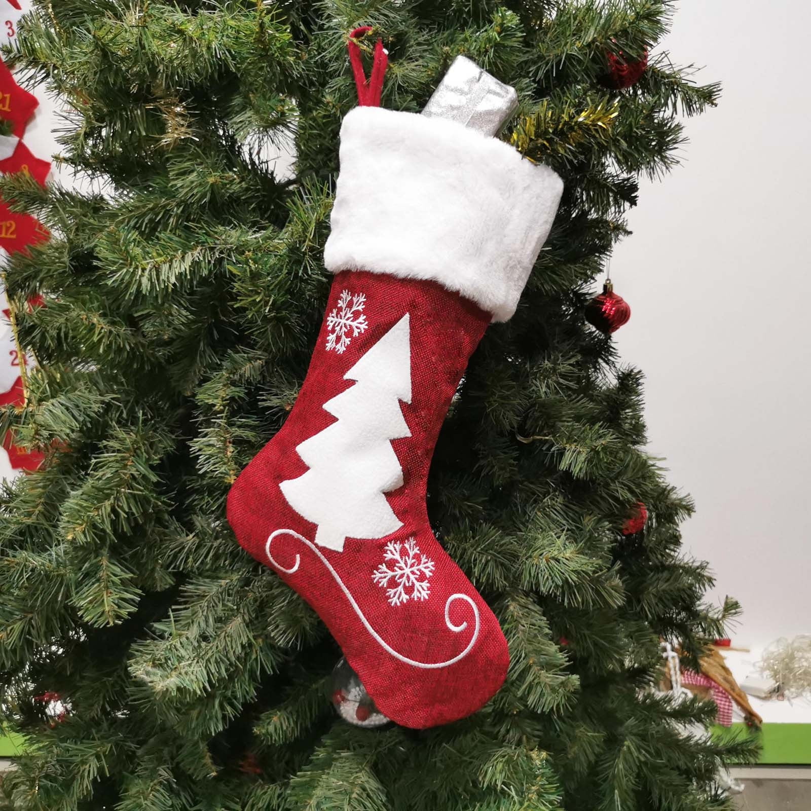 BZPIZ Christmas Stockings,Red and White Christmas Tree Pattern Plush ...