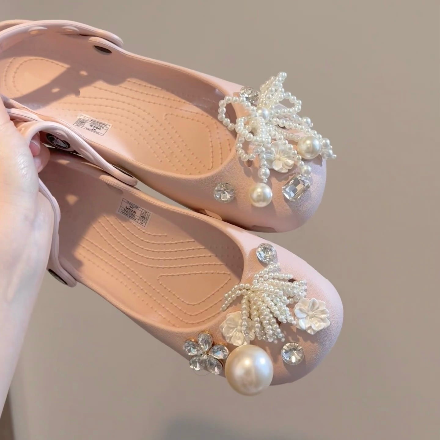 Ballet shoes with an elegant and luxurious style, beaded floral shoe ...