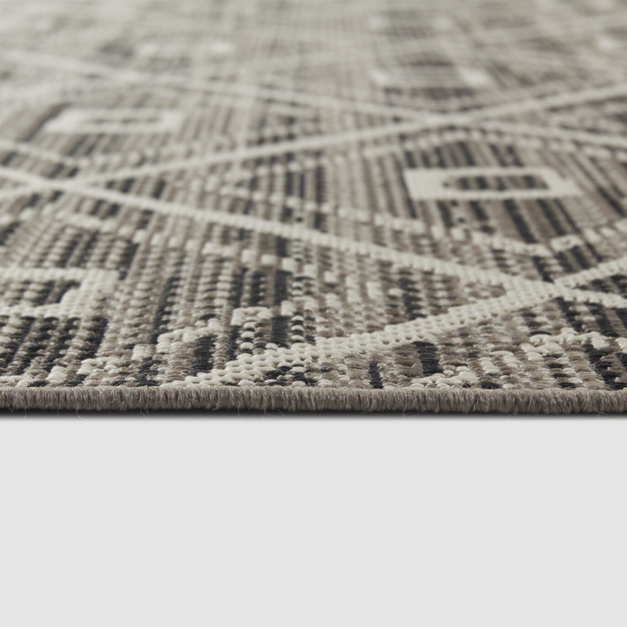 Balta US, Inc Annika Diamond Trellis Pattern Indoor/ Outdoor Area Rug ...