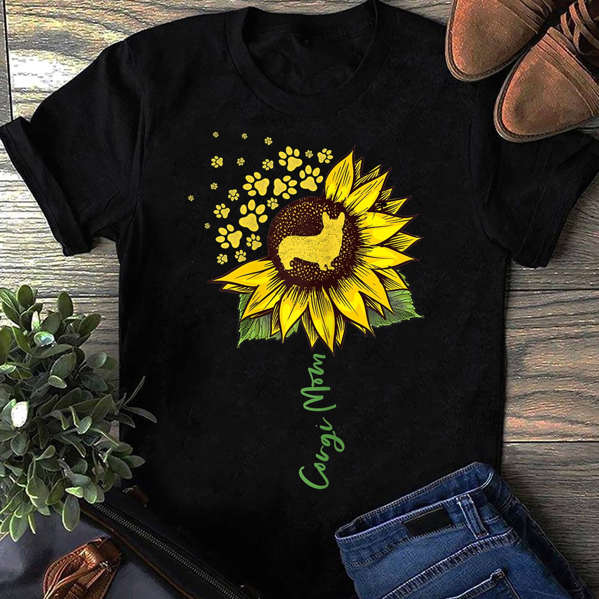 BandRole Corgi Mom Sunflower Corgi Lover Gifts Dog Mom Mama T-Shirt ...
