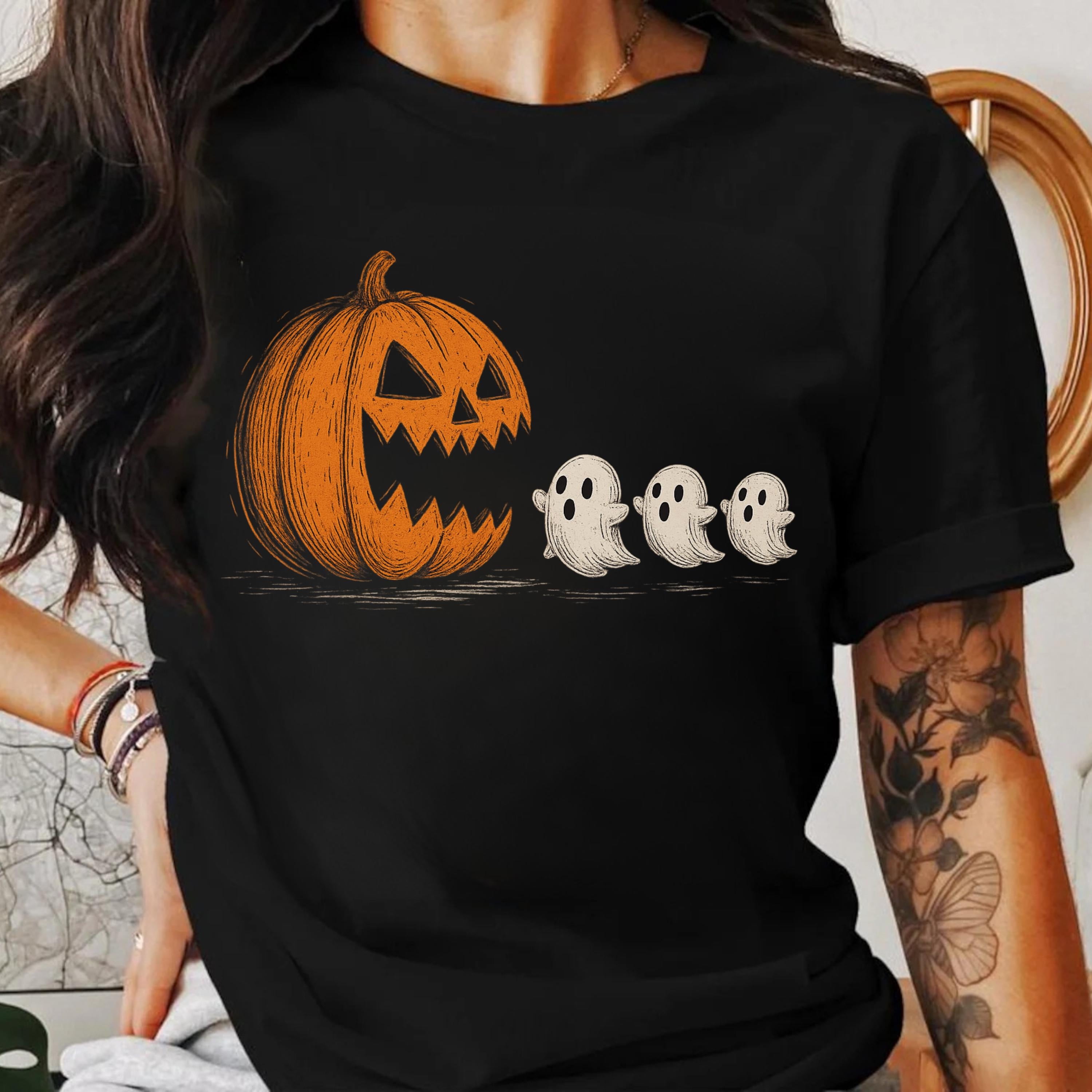 BandRole Funny Halloween Pumpkin Chasing Ghosts T-Shirt, Spooky Jack O ...