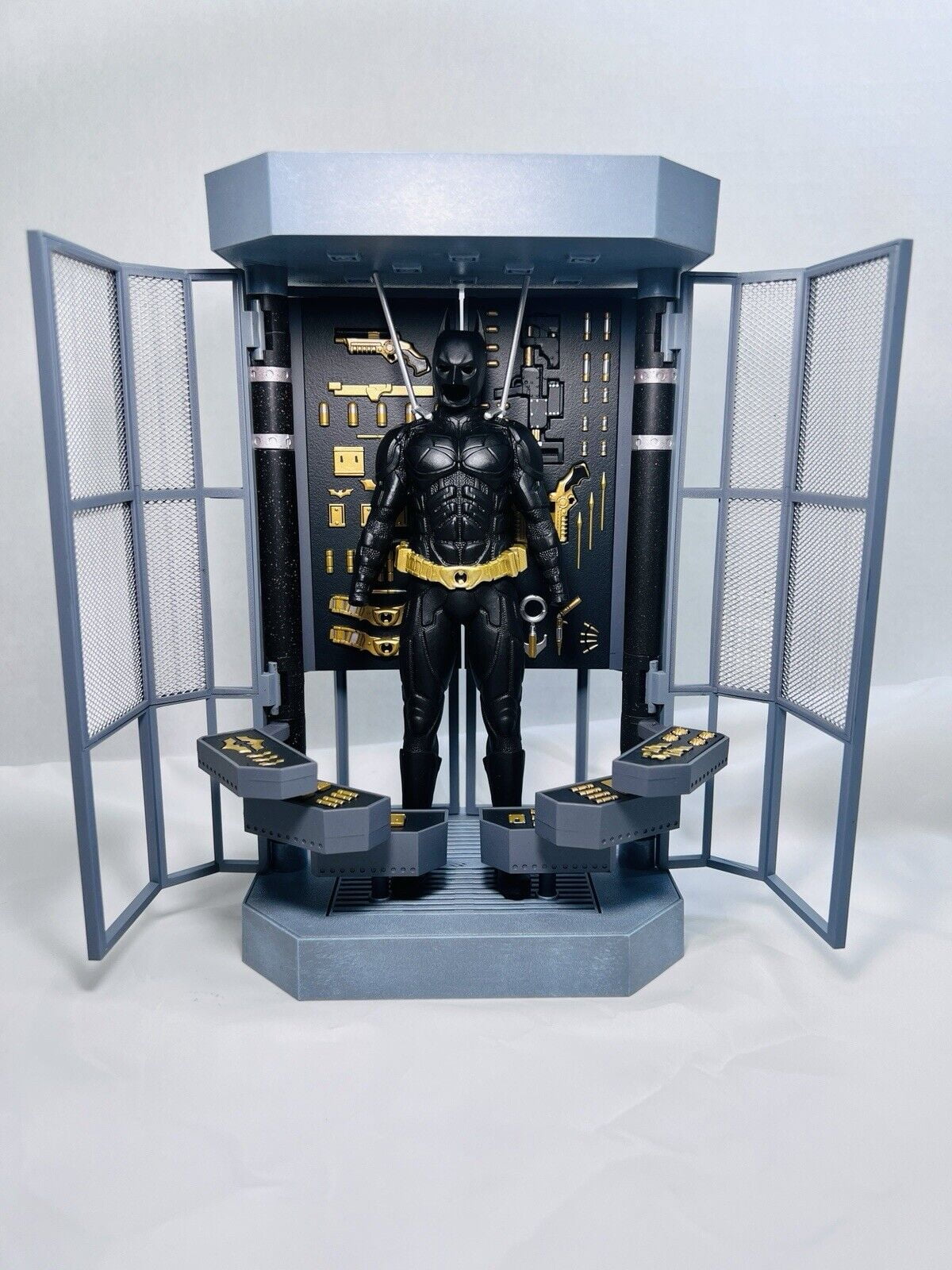 Batman Bruce Wayne LED Light 1/12 Armory Weapon Garage Removable Suit ...