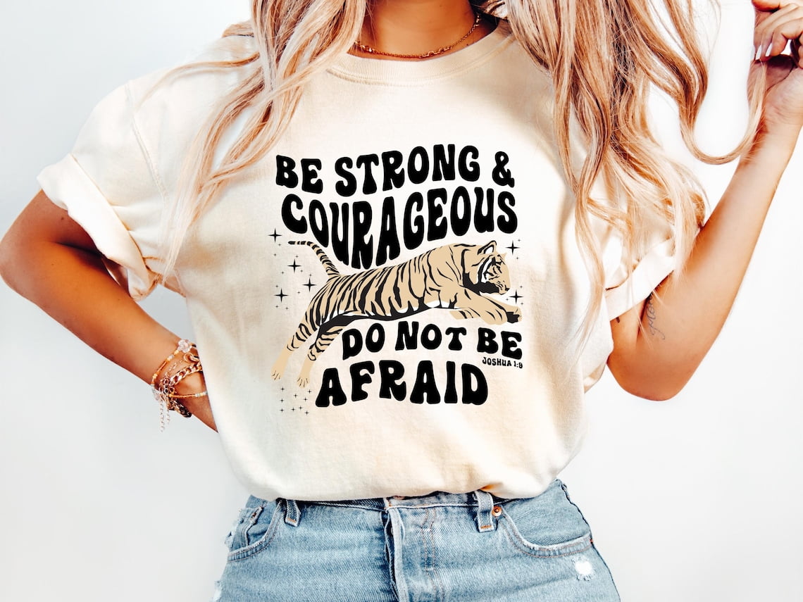 Be Strong & Courageous T-Shirt: Christian Bible Verse Tee All Size S ...