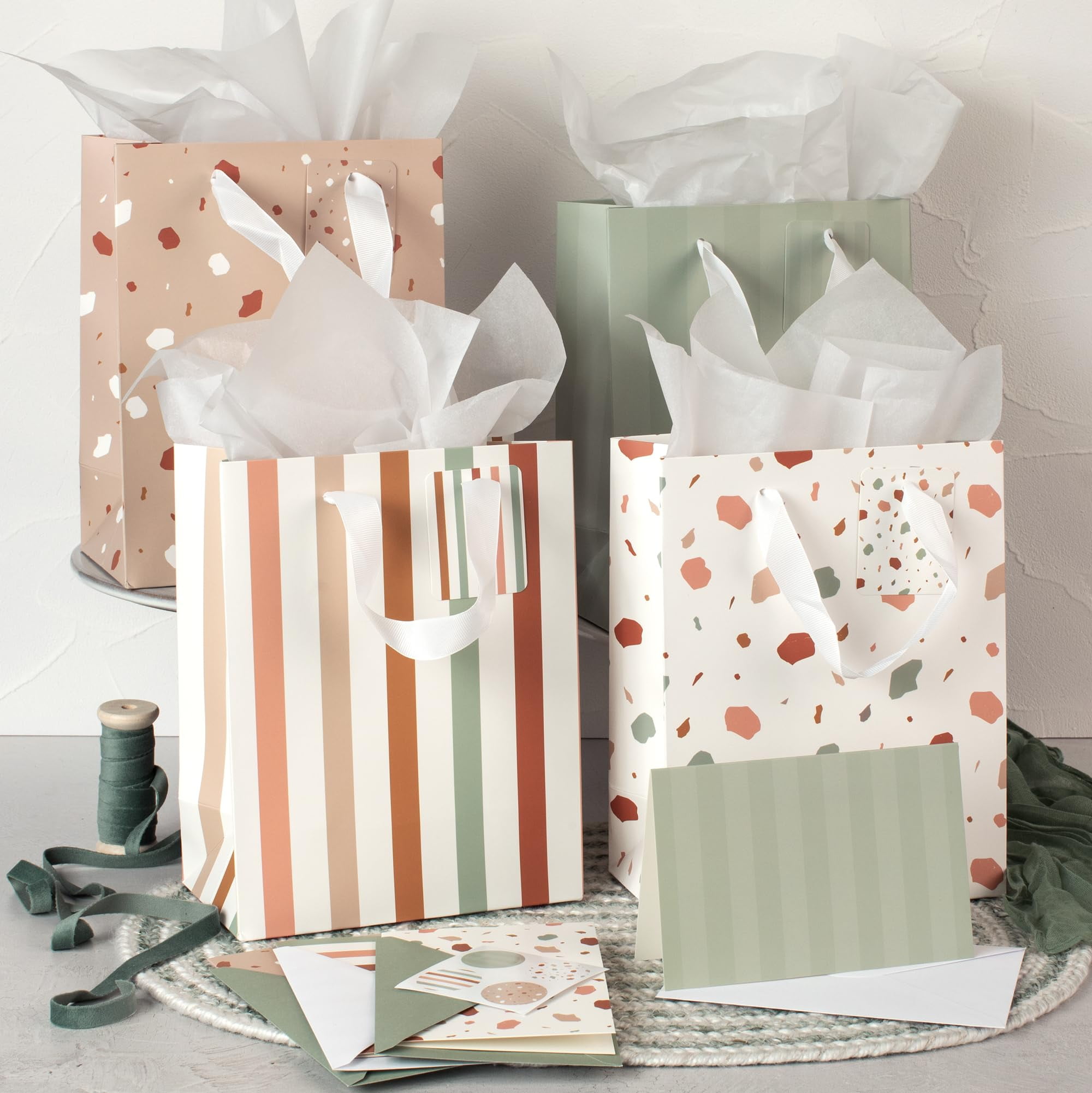 Beautiful Gift Bags Set DEF29 of 4 - Medium Bags with Handles incl ...