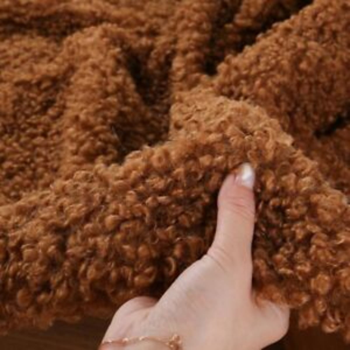 Becikitc Faux Sheepskin Sherpa Fabric, Soft Fluffy Plush Fleece ...