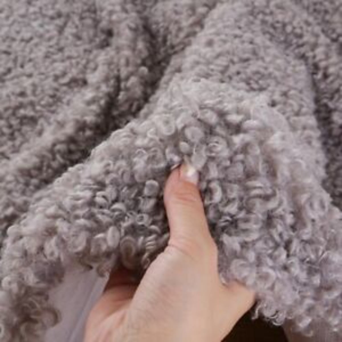 Becikitc Faux Sheepskin Sherpa Fabric, Soft Fluffy Plush Fleece ...
