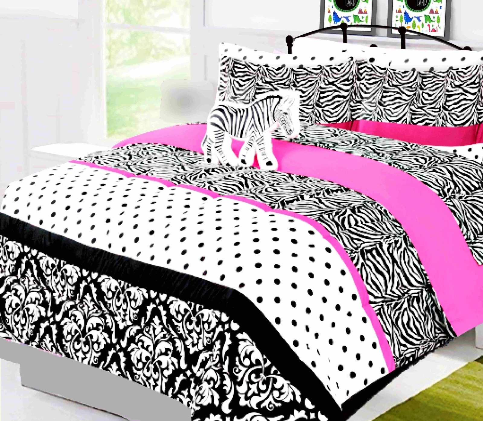 Flip & Snuggle Reversible 8-Piece Full Size Zebra Bedding Set with ...