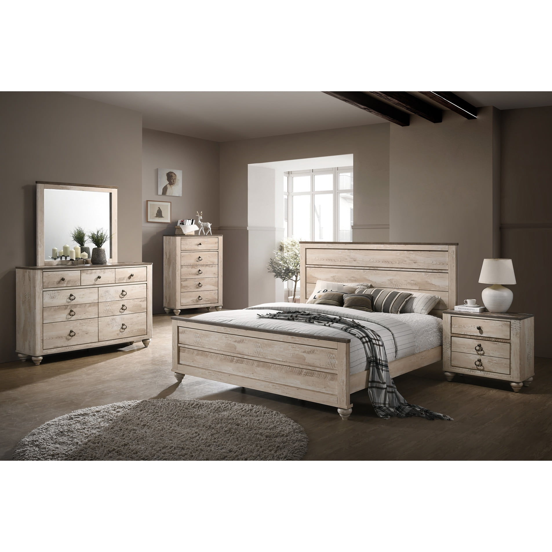 Bedroom Furniture In White Wash. King Size Bed With Antique Trim ...