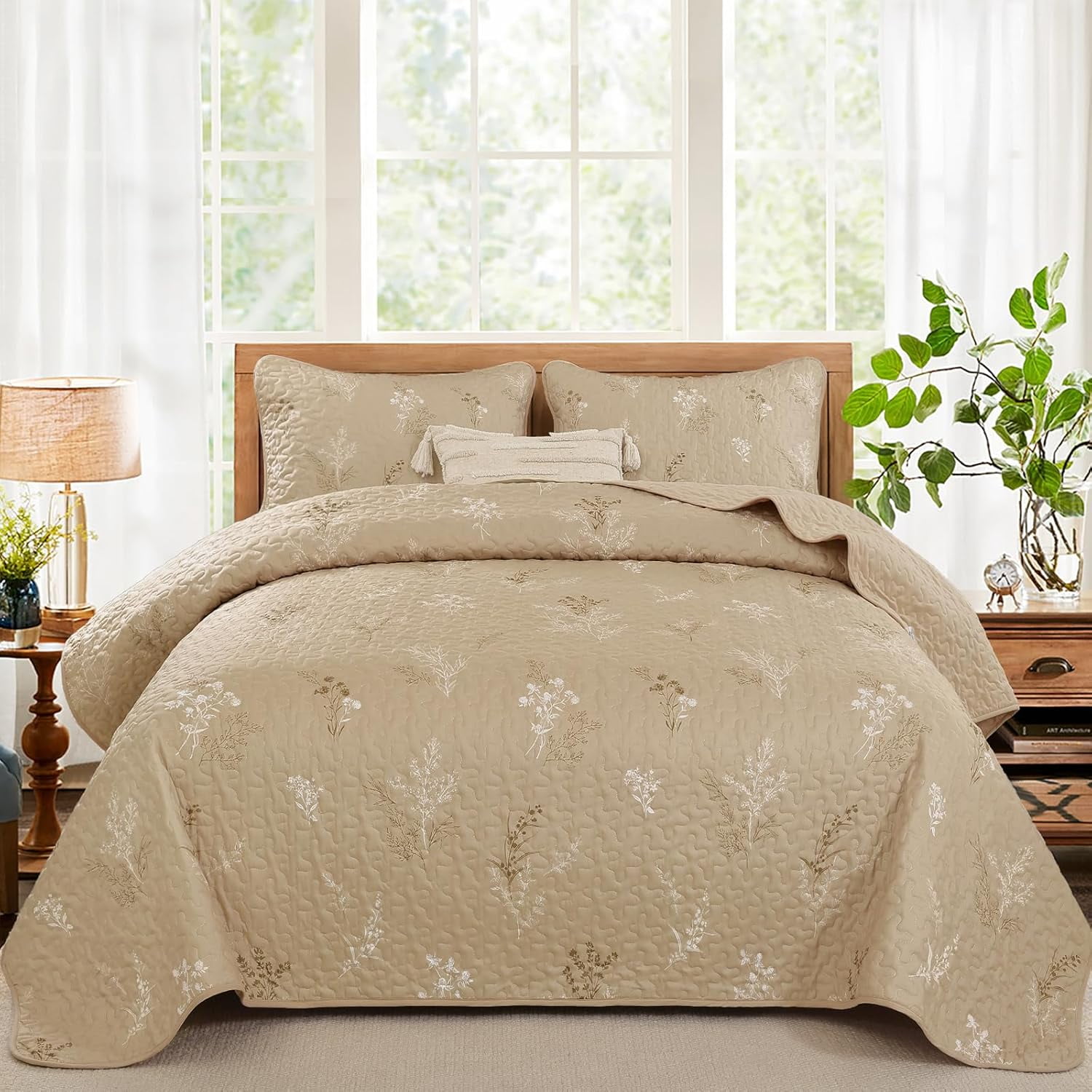 Beige Queen Size Quilt Set Branch Bedspread Coverlet Set, Beige ...