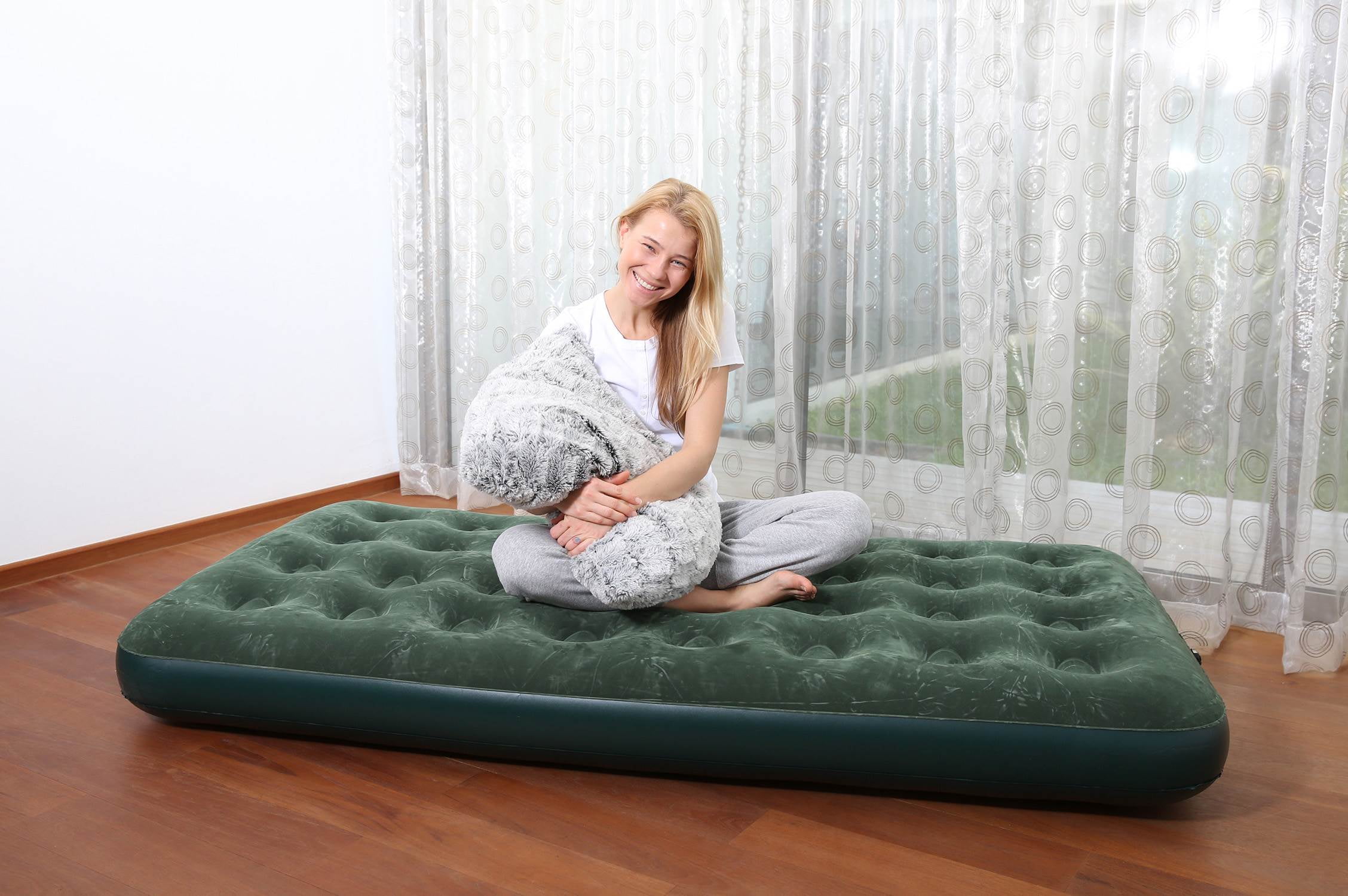 Bestway Inflatable Flocked Camping Airbed Mattress w/ Air Pump, Queen ...