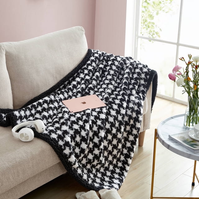 Betsey Johnson Houndstooth Black Sherpa Reversible 60X50 Throw Blanket ...