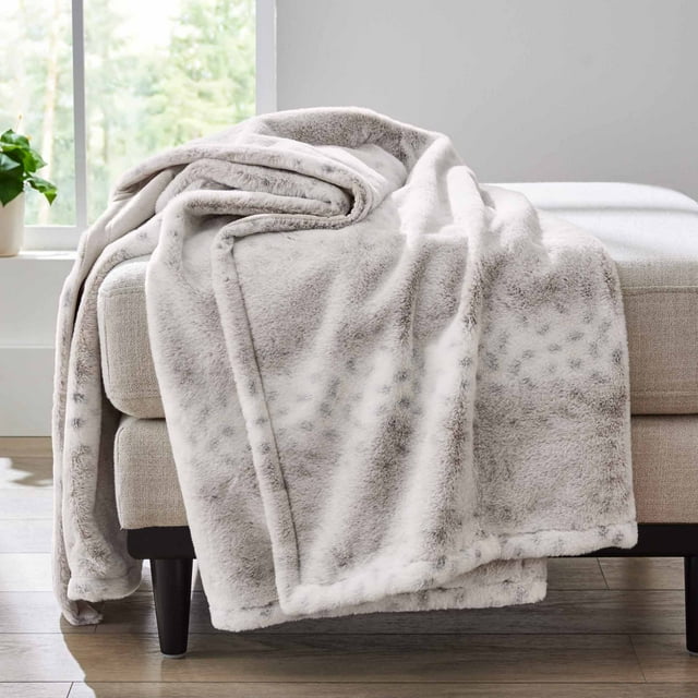 Better Homes & Gardens Snow Leopard Faux Fur Throw, 50"x72" - Walmart.com