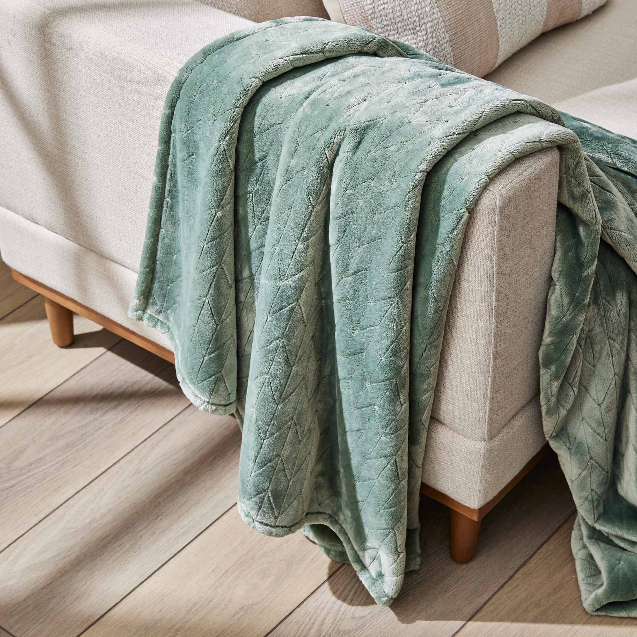 Better Homes & Gardens Textured Velvet Plush Soft Fleece Throw Blanket ...