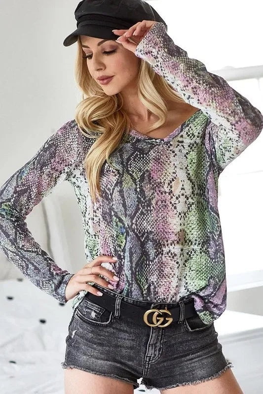 BiBi Snakeskin Print Low Gauge Hacci V Neck Top - Walmart.com