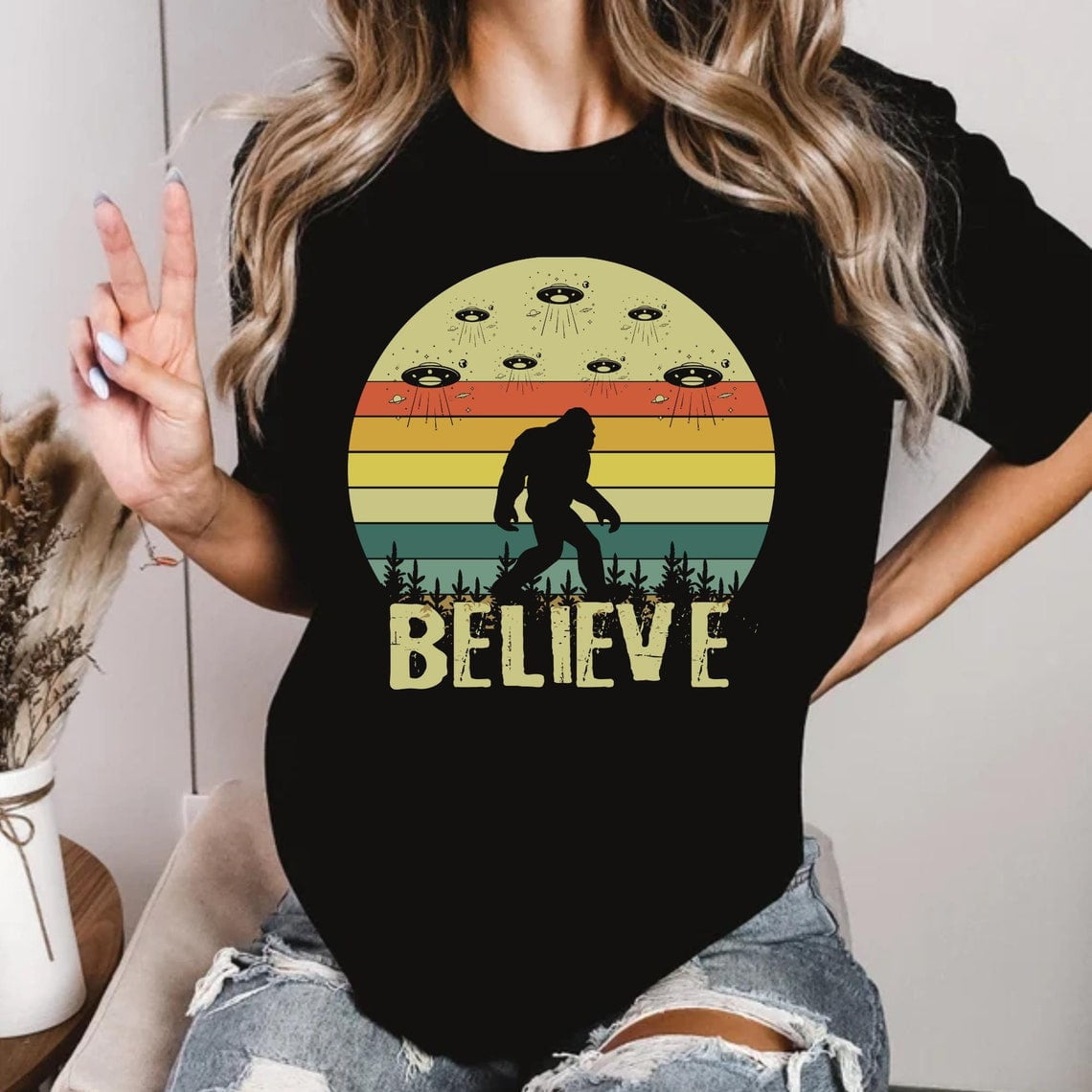 Bigfoot Alien Shirt, Retro Sunset Bigfoot And Alien Shirt, BigFoot ...