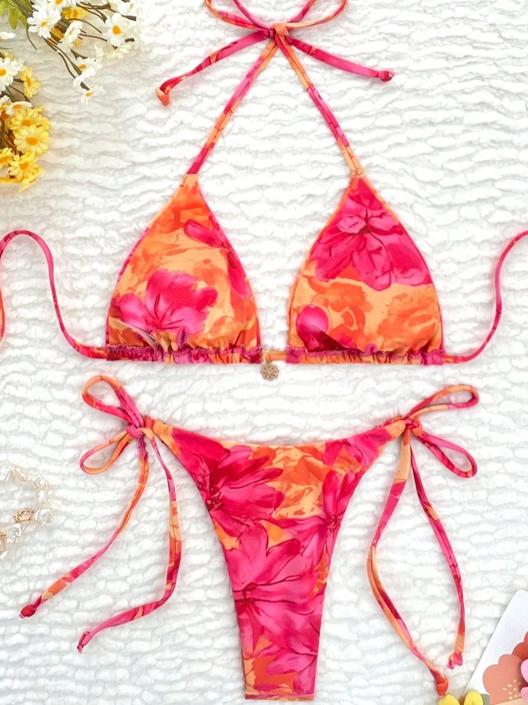 Bikini set contrasting niche design trendy fashion seaside vacation ...