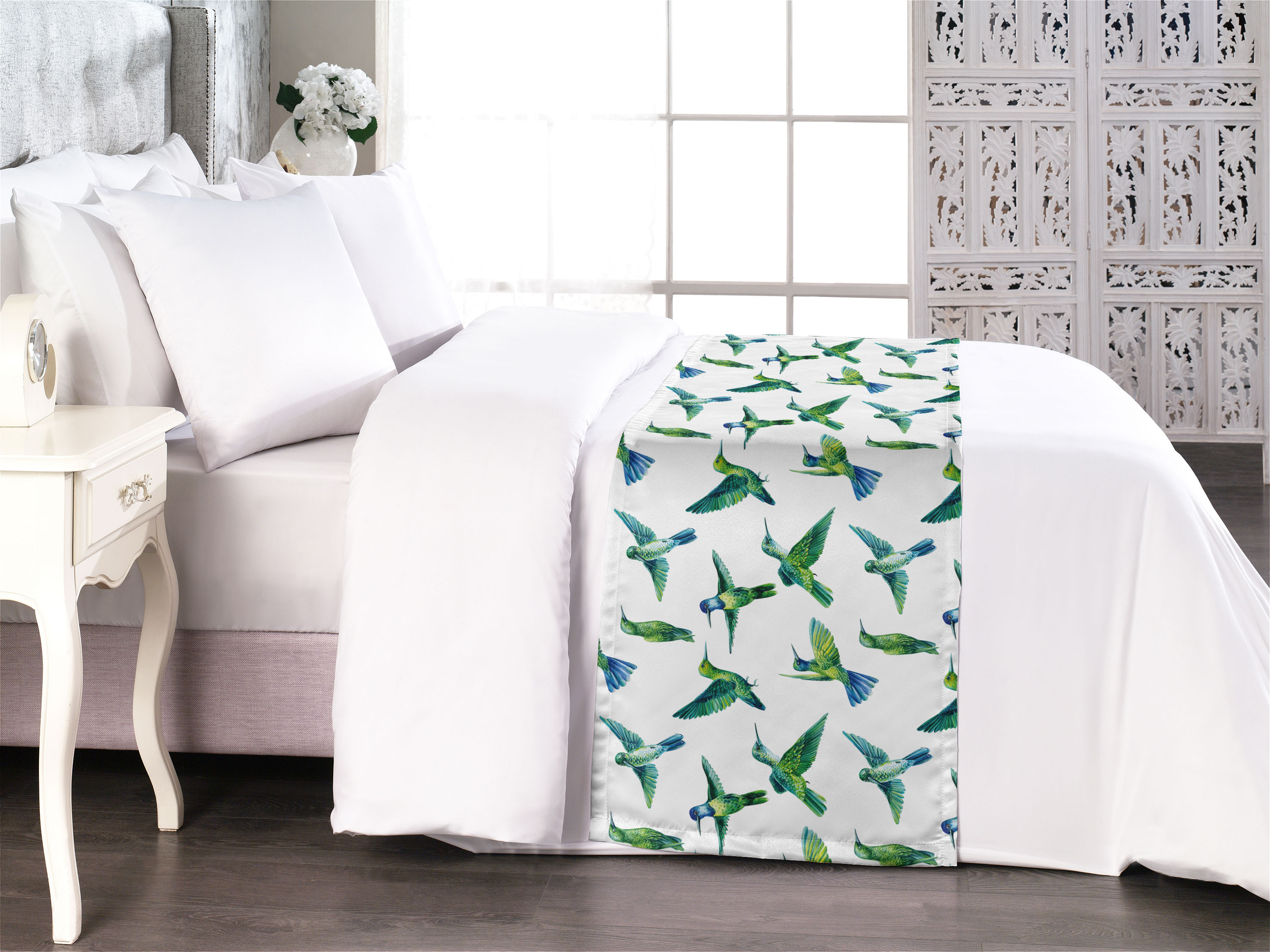 Bird Bed Runner, Hummingbird Flying in the Jungle Tropical Climate ...