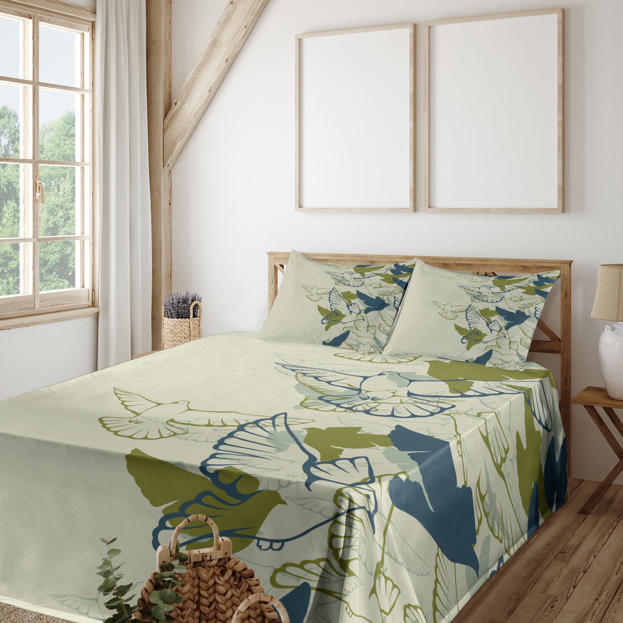 Birds Sheet Set, Original Colored Image of a Flock Flying Pigeons in ...