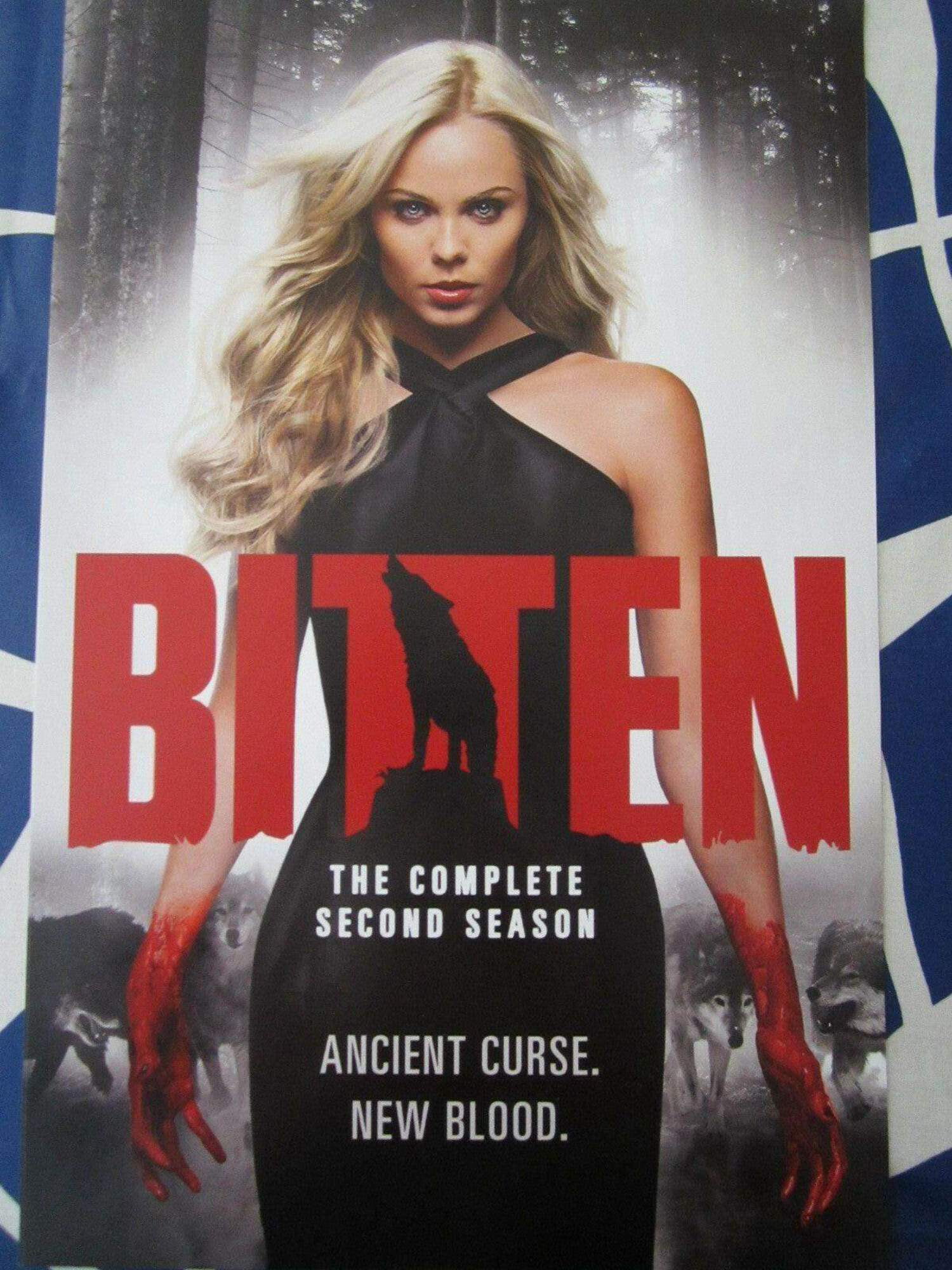 Bitten Laura Vandervoort 2015 SDCC mini poster - Walmart.com