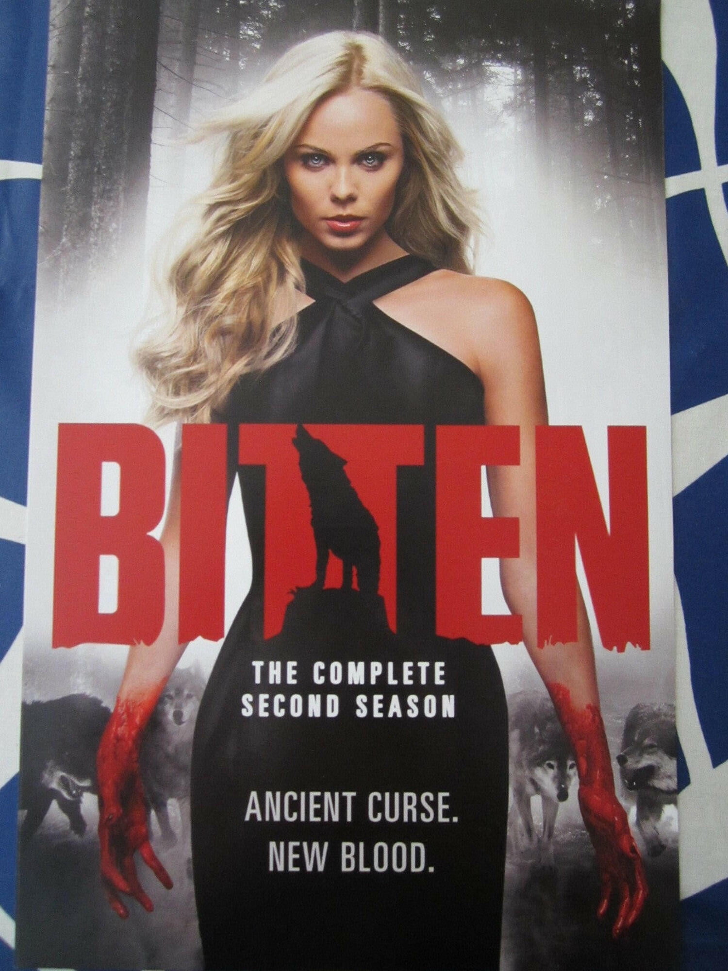 Bitten Laura Vandervoort 2015 San Diego Comic-Con mini 11x17 inch promo ...