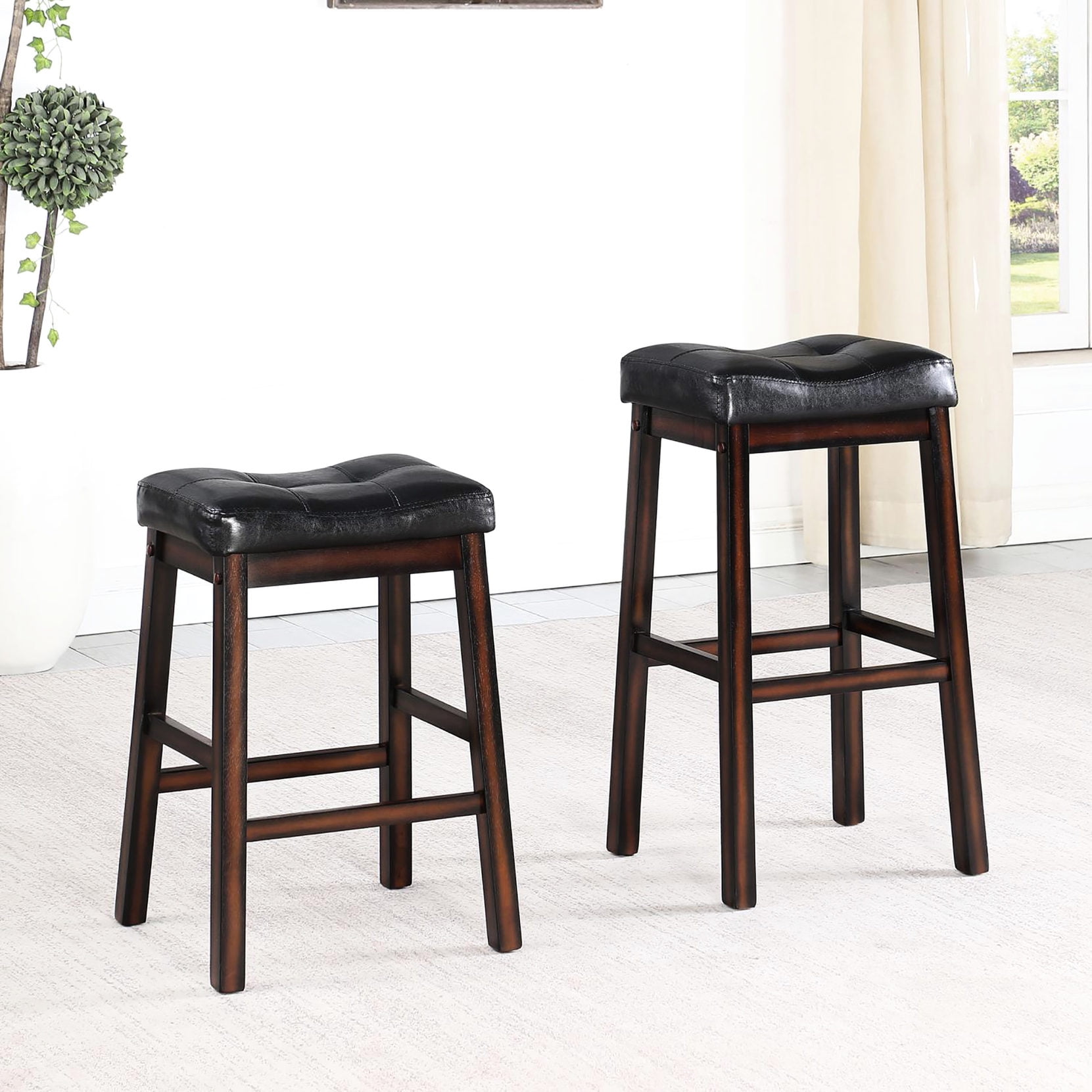 Black Color Scheme, Supportive Seating / Inviting Dining Room Counter ...