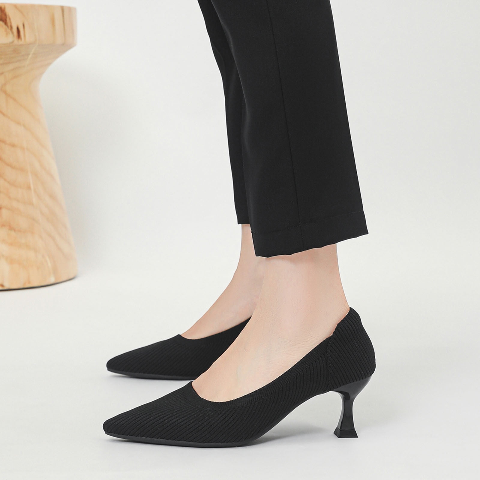 Black Ladies Knitted Pointed Toe Heels With Straight Grain Design ...