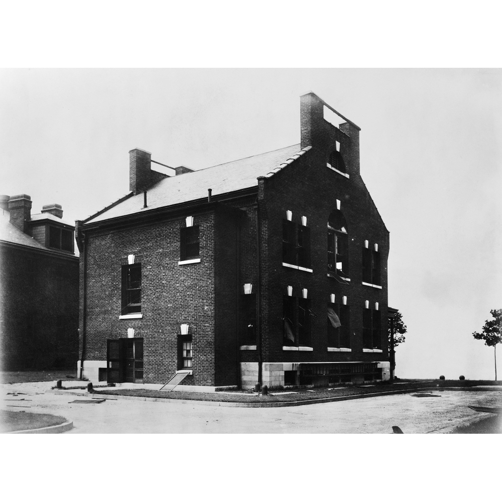 Black Tom Explosion 1916. Na Building On Bedloe'S Island Home Of The ...