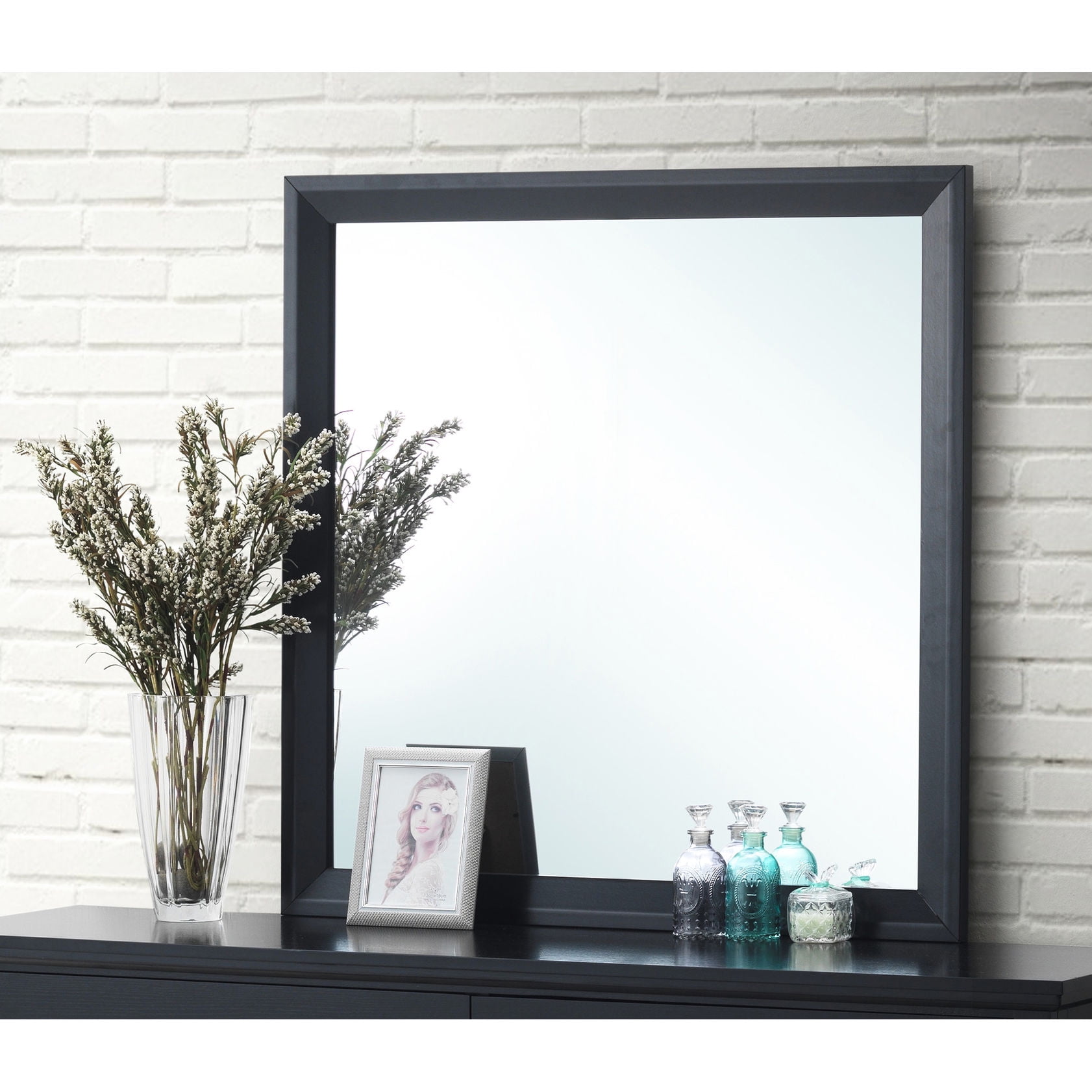 Black particle board made mirror / Clear reflection for daily dressing ...