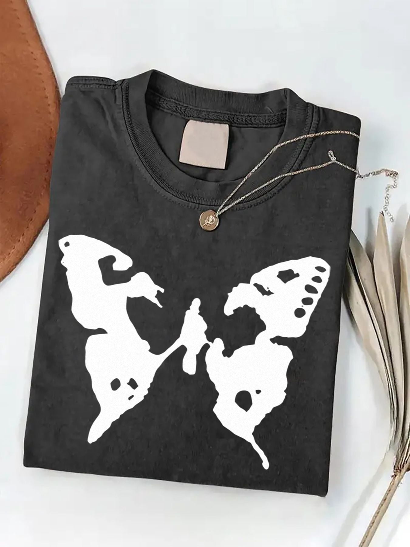 Black and white butterfly pattern printed T-shirt, high-quality batik ...
